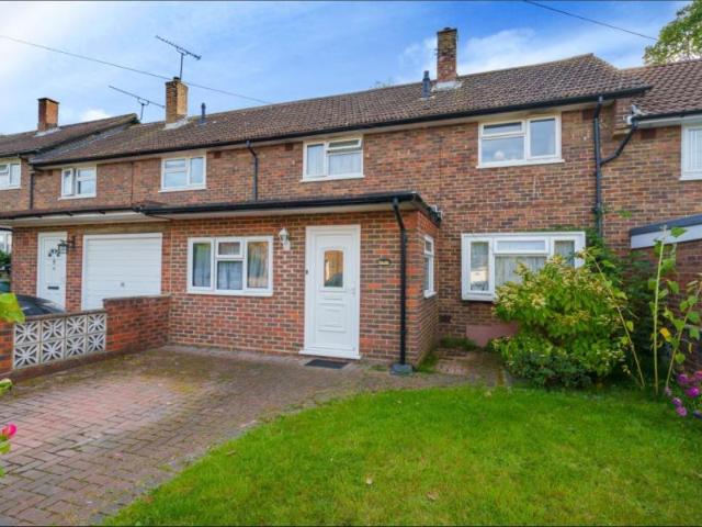 Hammond Road, Woking GU21 3 bed terraced house to rent £2,300 pcm £531 pw