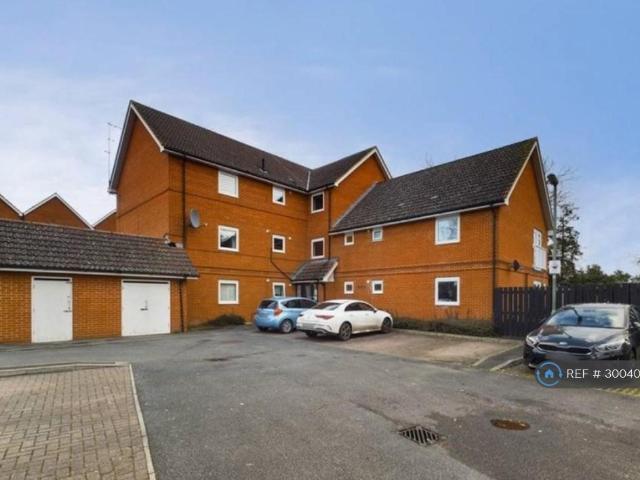 Hammonds House, Staines Upon Thames. 2 bed flat to rent £1,499 pcm £346 pw