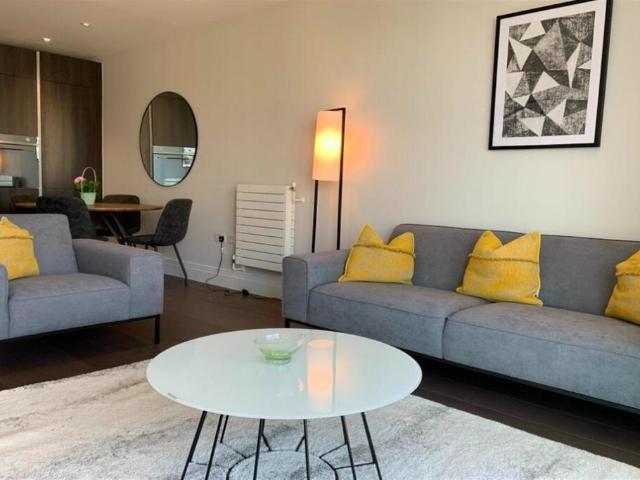 Hamond Court, Queenshurst Square, KT2 2 bed apartment to rent £2,800 pcm £646 pw