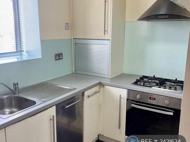 Hampden Court, London, N10 2 bed flat to rent £1,750 pcm £404 pw