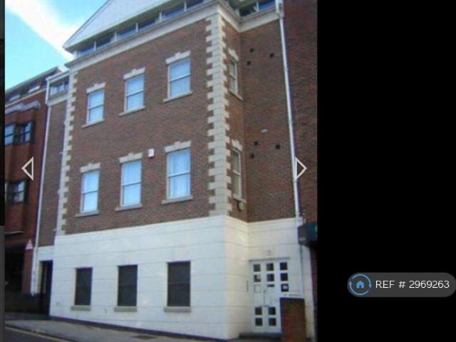 Hampden House, High Wycombe, HP13 1 bed flat to rent £1,050 pcm £242 pw