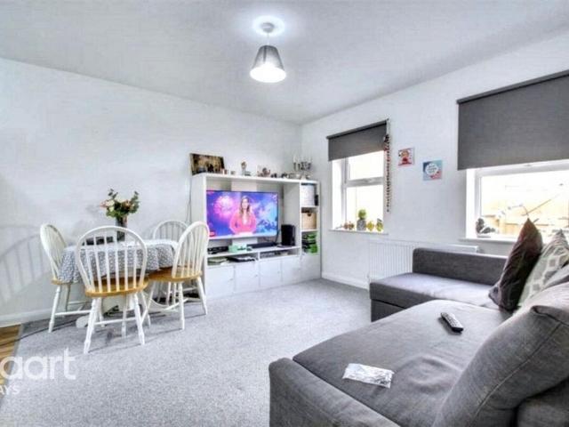 Hampden Road, Grays 2 bed maisonette to rent £1,450 pcm £335 pw
