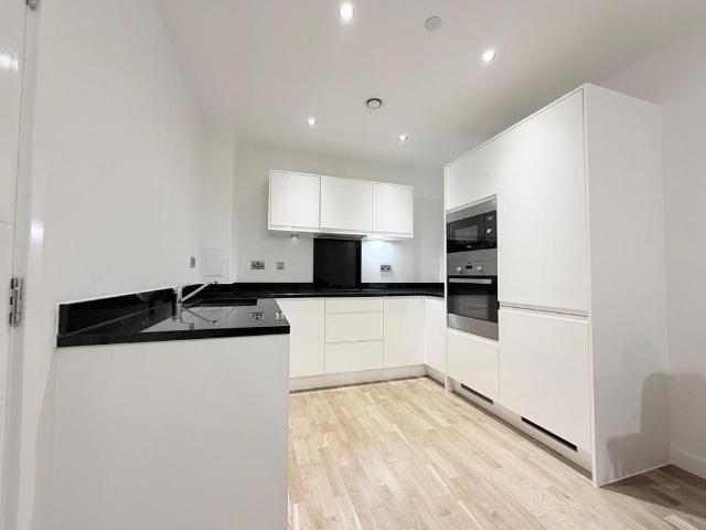 Hampden Road Haringay N8 1 bed apartment to rent £2,000 pcm £462 pw