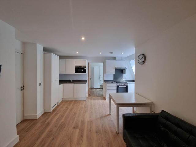 Hampden Road, Turnpike Lane N8, 4 bed flat to rent, £3,750 pcm | PrimeLocation