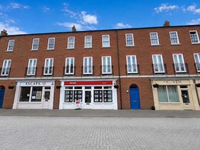 Hampden Square, Aylesbury HP19, 2 bed flat to rent, £1,200 pcm | PrimeLocation