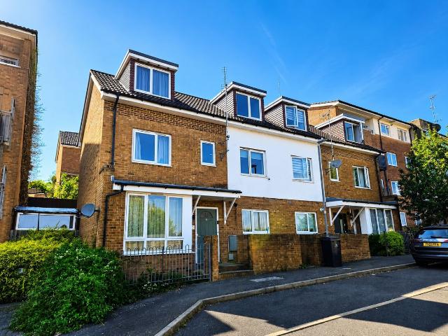 Hampden Way, High Wycombe HP13, 4 bed property to rent, £2,250 pcm | PrimeLocation