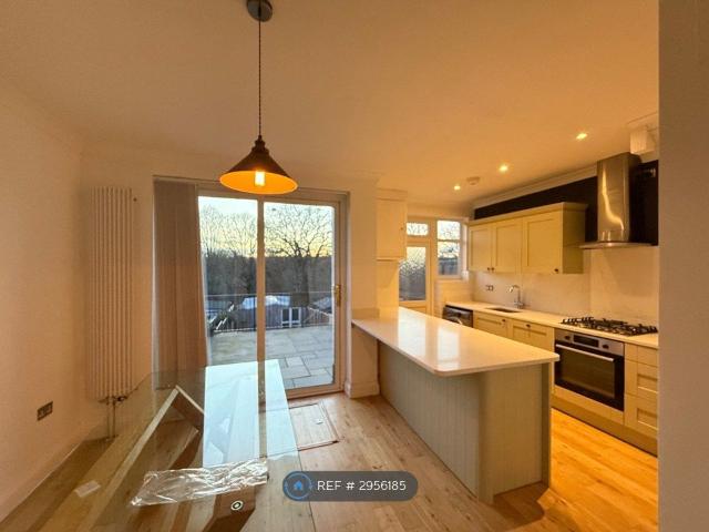 Hampden Way, London N14, 4 bed terraced house to rent, £2,700 pcm | PrimeLocation
