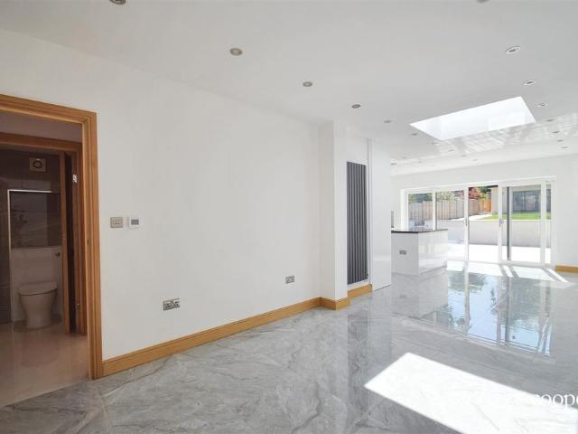 Hampermill Lane, Watford, WD19