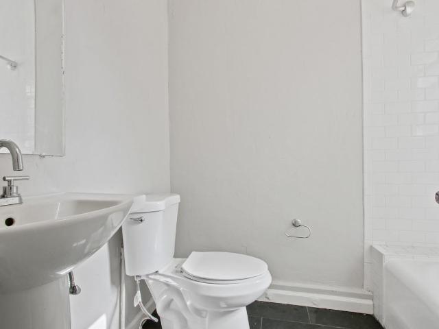Hampshire Apartments Studio Apartment for Rent at 1172 N New Hampshire Ave, Los Angeles, CA 90029 East Hollywood
