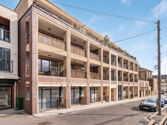 Hampshire Street, London, NW5 2 bed flat to rent £3,000 pcm £692 pw