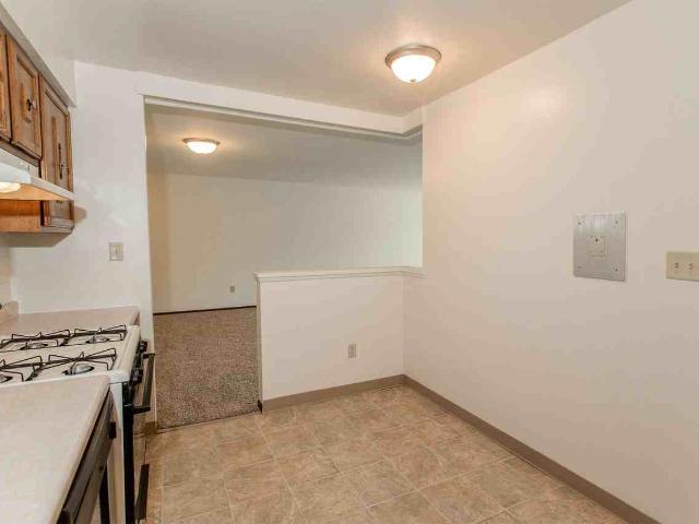Hampshire Park 1 Bedroom Apartment for Rent at 400 N Lake Park Ave, Hobart, IN 46342
