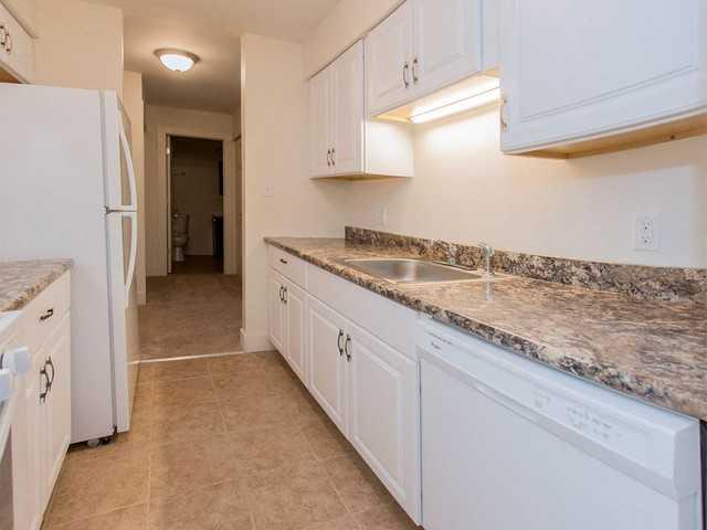 Hampshire Park 2 Bedroom Apartment for Rent at 400 N Lake Park Ave, Hobart, IN 46342