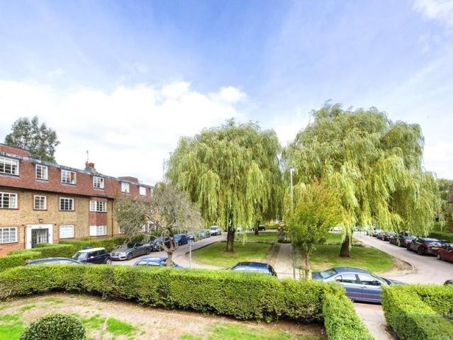 Hampstead Garden Suburb, East Finchley N2, 2 bed flat to rent, £1,995 pcm | PrimeLocation