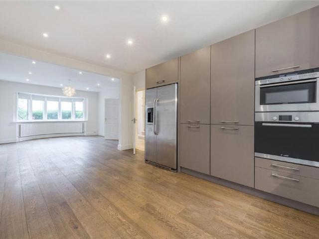 Hampstead Gardens, London 5 bed semi detached house to rent £4,500 pcm £1,038 pw