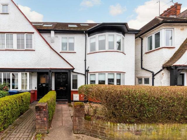 Hampstead Gardens, London NW11 5 bed semi detached house to rent £4,250 pcm £981 pw