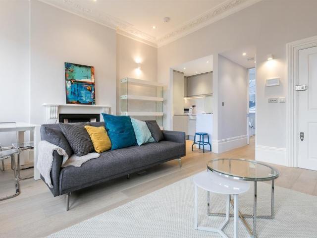 Hampstead High Street, London 1 bed apartment to rent £2,175 pcm £502 pw