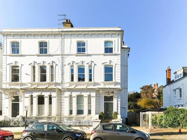 Hampstead Hill Gardens, London, NW3 2 bed apartment to rent £3,726 pcm £860 pw