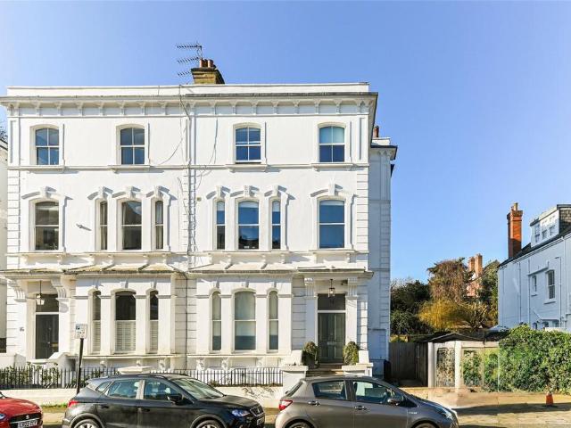 Hampstead Hill Gardens, London, NW3 2 bed apartment to rent £3,726 pcm £860 pw