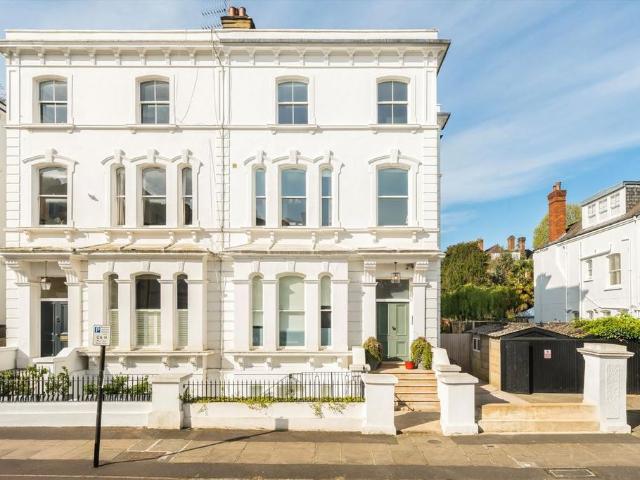 Hampstead Hill Gardens, London NW3 2 bed flat to rent £3,727 pcm £860 pw