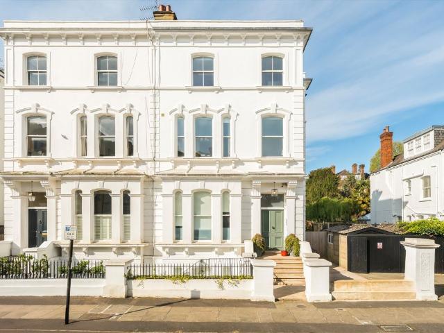 Hampstead Hill Gardens, London NW3, 2 bed flat to rent, £3,727 pcm | PrimeLocation