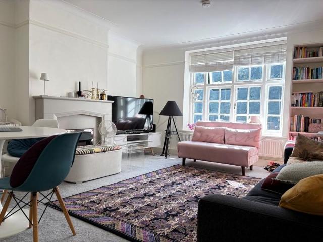 Hampstead Way, London, NW11 3 bed flat to rent £2,500 pcm £577 pw