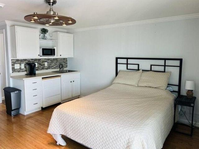 Hampton NH 03842 102594188