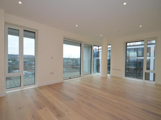 Hampton Apartments, Duke Of. 2 bed flat to rent £2,400 pcm £554 pw