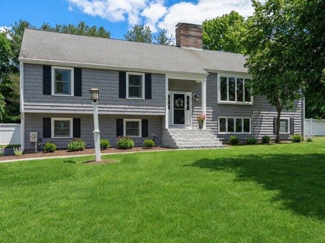 Hampton Ct, Lynnfield, Home For Sale