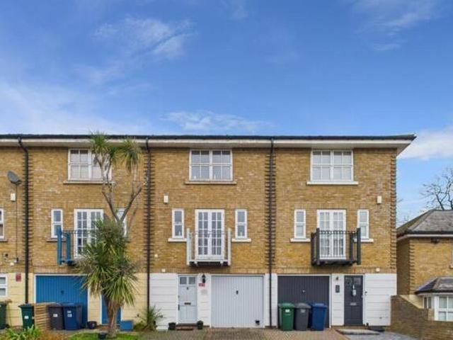 Hampton Close, London, 4 Bedroom Terraced