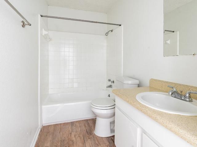 Hampton Court Apartments 3 Bedroom Apartment for Rent at 2424 Drusilla Ln, Baton Rouge, LA 70809 Mid City South