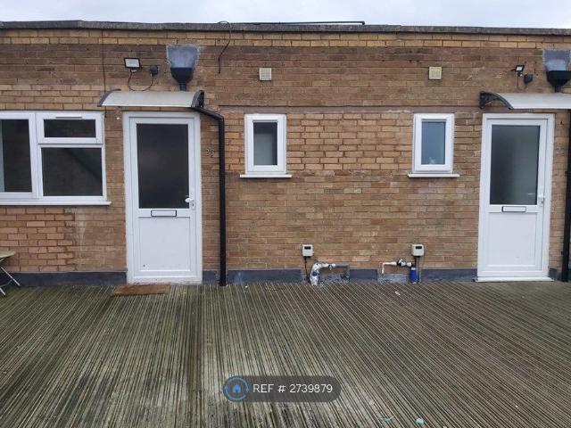 Hampton Court, Cradley Heath B64, 2 bed flat to rent, £810 pcm | PrimeLocation
