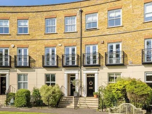Hampton Court Crescent, Molesey, KT8 9AJ, United Kingdom | 4 bed townhouse for rent #167776382 | Rentberry
