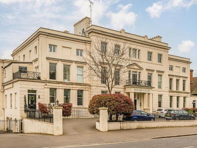 Hampton Court Road, East Molesey KT8 1 bed flat to rent £1,595 pcm £368 pw