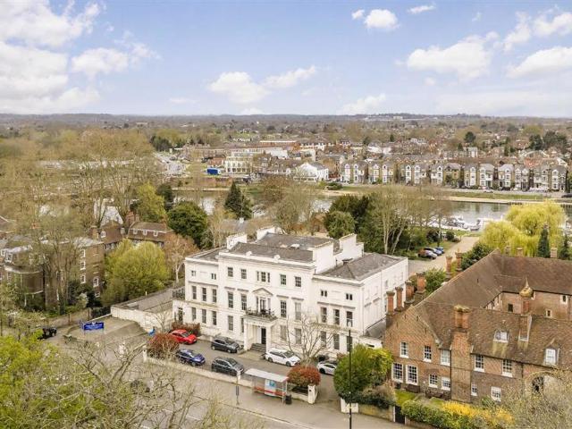 Hampton Court Road, East Molesey KT8 1 bed flat to rent £1,595 pcm £368 pw