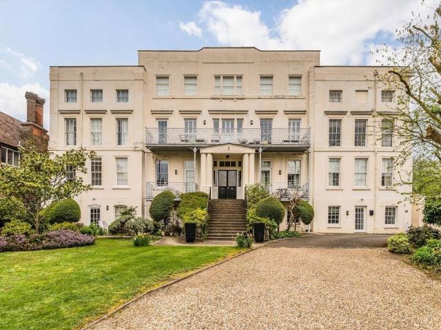 Hampton Court Road, East Molesey KT8 1 bed flat to rent £1,595 pcm £368 pw