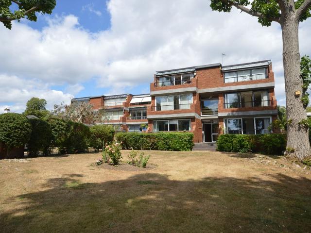 Hampton Court Road, East Molesey KT8, 2 bed flat to rent, £2,000 pcm | PrimeLocation