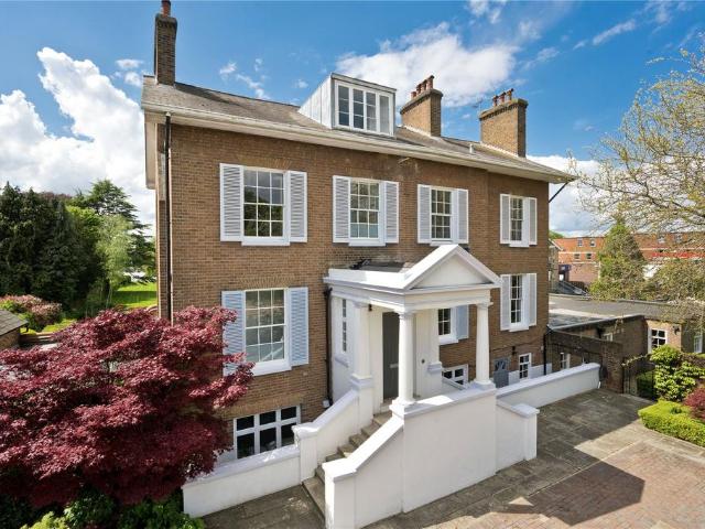 Hampton Court Road, East Molesey. 7 bed detached house to rent £25,000 pcm £5,769 pw