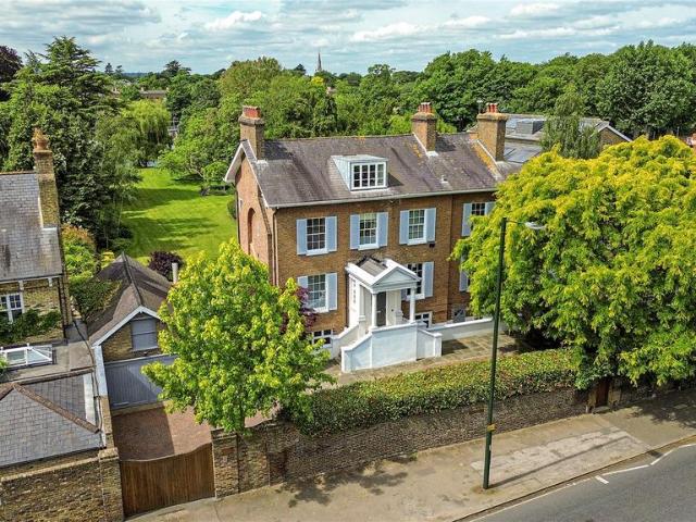 Hampton Court Road, East Molesey. 7 bed detached house to rent £25,000 pcm £5,769 pw