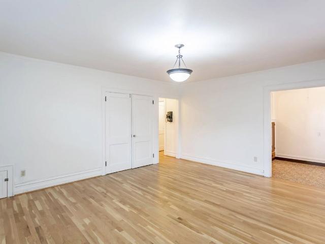 Hampton Court Studio Apartment for Rent at 2221 Nw Flanders St, Portland, OR 97210 Northwest District