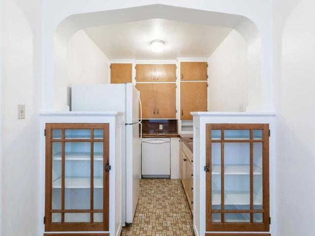 Hampton Court Studio Apartment for Rent at 2221 Nw Flanders St, Portland, OR 97210 Northwest District