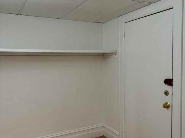 Hampton Court Studio Apartment for Rent at 2221 Nw Flanders St, Portland, OR 97210 Northwest District