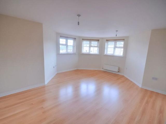 Hampton Court Way, Widnes, WA8 3ED