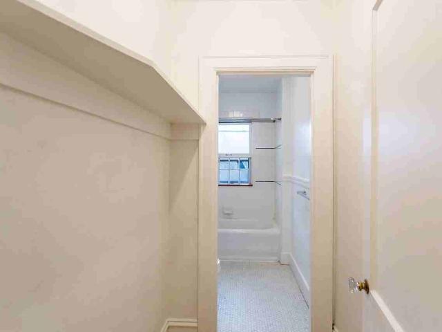 Hampton Court 1 Bedroom Apartment for Rent at 2221 Nw Flanders St, Portland, OR 97210 Northwest District