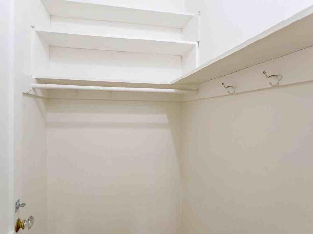 Hampton Court 1 Bedroom Apartment for Rent at 2221 Nw Flanders St, Portland, OR 97210 Northwest District