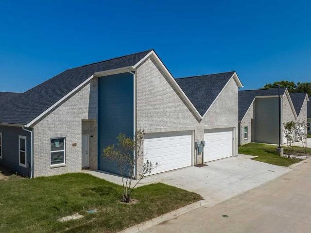 Hampton Duplexes 2 Bedroom Apartment for Rent at 7808 S Hampton Rd, Dallas, TX 75232 Unity Estates