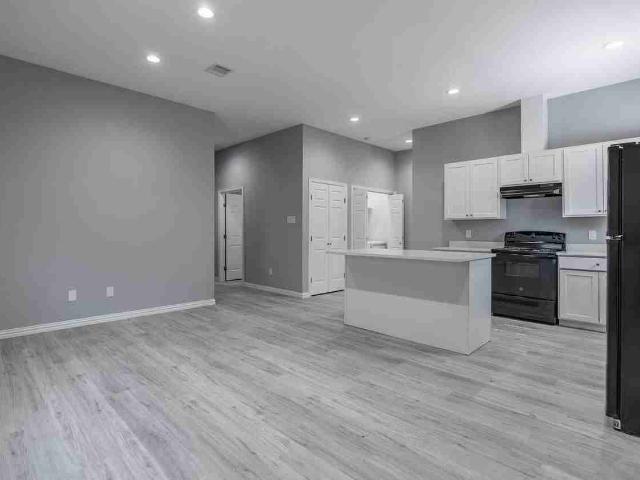 Hampton Duplexes 2 Bedroom Apartment for Rent at 7808 S Hampton Rd, Dallas, TX 75232 Unity Estates