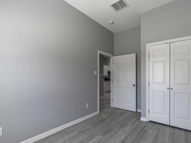 Hampton Duplexes 2 Bedroom Apartment for Rent at 7808 S Hampton Rd, Dallas, TX 75232 Unity Estates