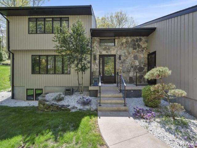 Hampton Dr, Manchester, Home For Sale