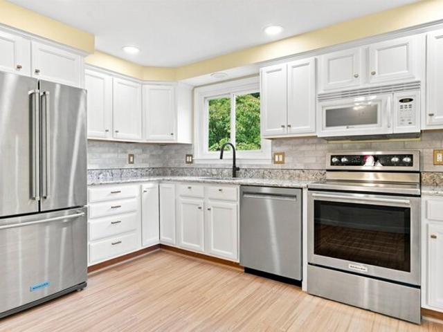 Hampton Dr, Nashua, Home For Sale