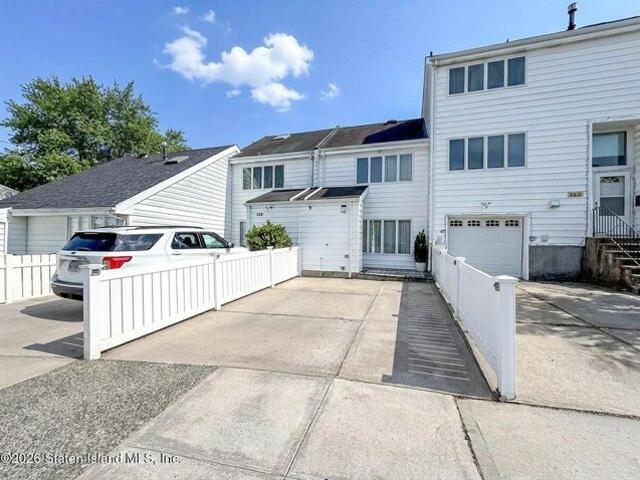 Hampton Grn, Staten Island, Home For Sale